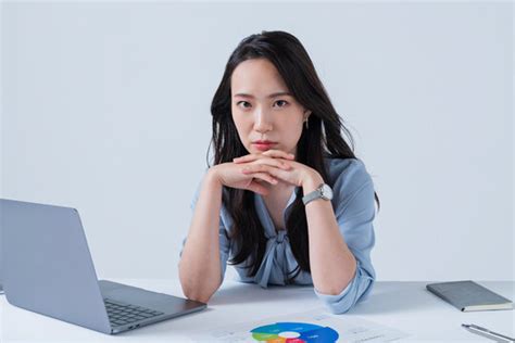 턱을괴다 이미지 찾아보기 33 스톡 사진 벡터 및 비디오 Adobe Stock