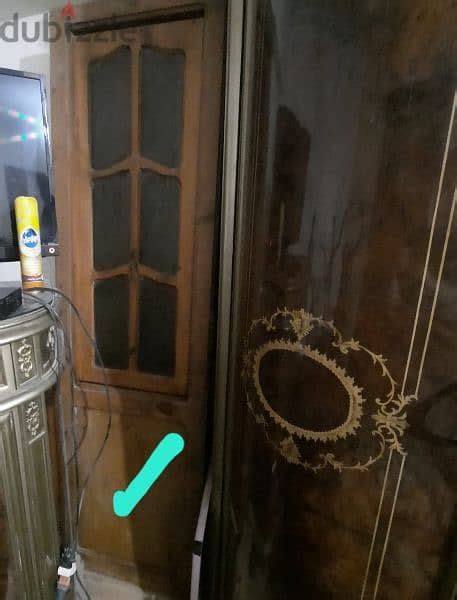 للبيع باب ضلفتين بشباك مفصلى وسلك خشب زان بالحلق أثاث متعددأخر