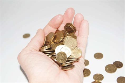 金品の出費を惜しむ！ケチな人にあるあるな特徴や性格6選