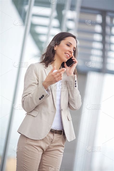 女商人 商务 专业人员 一个人 技术 全球通讯 女人 青年女人 仅一个青年女人 商业金融和工业