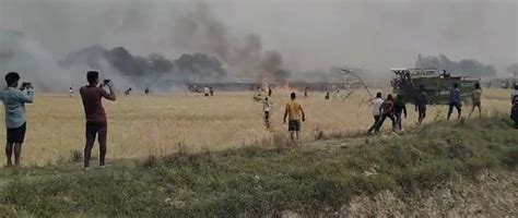 सिद्धार्थनगर में आग से 100 बीघे गेहूं की फसल राख 100 Bighas Of Wheat