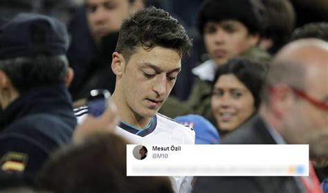 Mesut Özil steekt de draak met Atlético Madrid na bericht over blauwe kaart