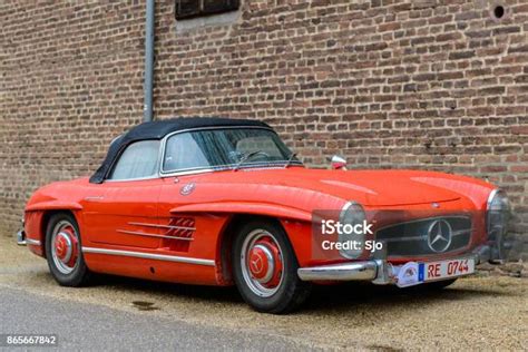 메르세데스벤츠 300sl 로드스터 컨버터블 클래식 스포츠 자동차 Mercedes Benz 300sl에 대한 스톡 사진 및 기타