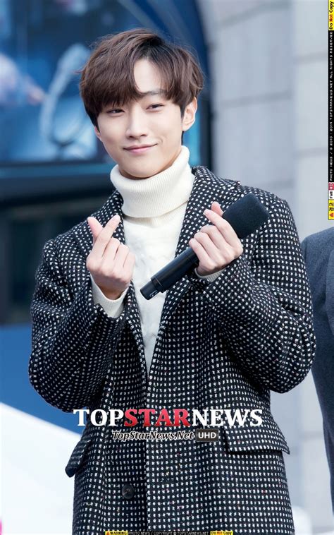Hd포토 비원에이포b1a4 진영 매력적인 눈웃음‘하트 뿅뿅 K Star Road 김혜진 기자 톱스타뉴스