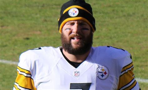 13 Football Superstars Who Never Won An Nfl Mvp Trophy The Quick Report