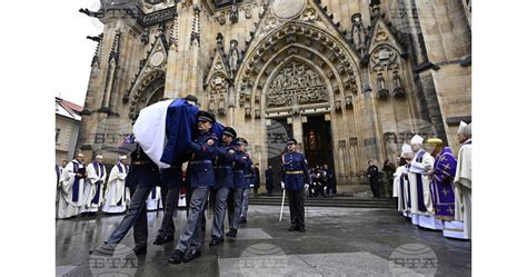 Чехия се сбогува с принца и бивш външен министър Карел Шварценберг