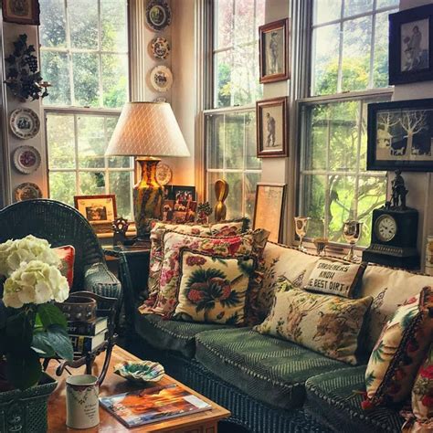 Decorate With Unique And Interesting Art Arrangements English Cottage