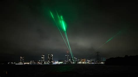 Daan Roosegaardes Ufo Like Light Installation Tracks Pieces Of Space