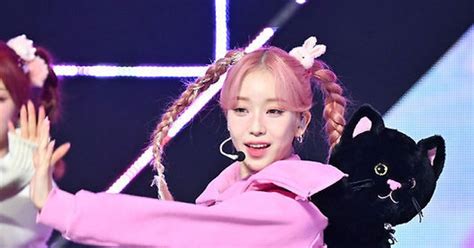 스테이씨 수민 고양이 가방 메고 깜찍하게 [사진]