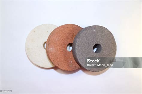원형 그 라인 더에 대 한 연마 바퀴 흰색 배경에 흰색 회색 및 빨강 색상 0명에 대한 스톡 사진 및 기타 이미지 0명 갈색 건설 산업 Istock