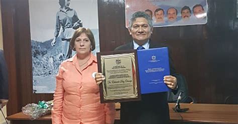Universidad De Granma Entregó Reconocimiento A Rector De Uteq