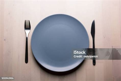 레스토랑 테이블 접시 칼 및 포크 레스토랑 개념의 상위 뷰 0명에 대한 스톡 사진 및 기타 이미지 0명 강철 개체 그룹