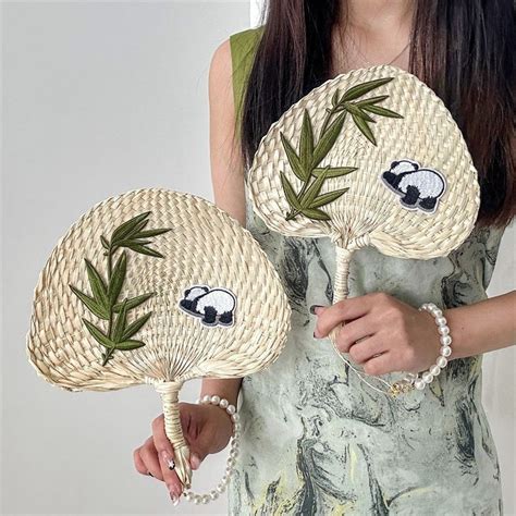 手工蒲扇 熊貓蒲扇 夏季手工蒲扇刺繡可愛撅屁股熊貓花花新中式風便攜珍珠鏈手搖納涼 編織蒲扇 刺繡蒲扇 蝦皮購物