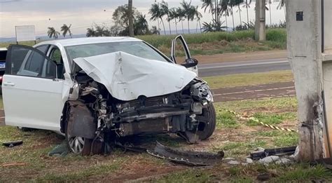 Mandaguari Bandidos Tomam Carro De Assalto E Colidem Em Poste Durante
