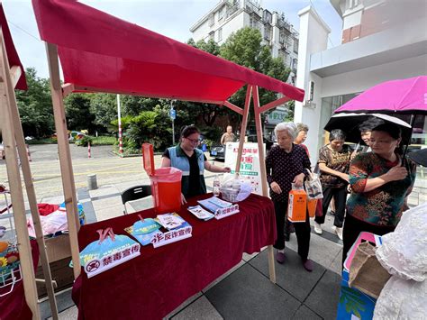 宁波北仑区凤凰社区：公益集市 有害换有爱 温暖邻里心