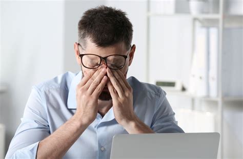 8 Cara Mengatasi Mata Berair Karena Digital Eye Strain
