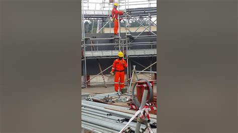 Pemasangan Scaffolding Di Sisi Dalam Tangki Scaffolding Scaffolder