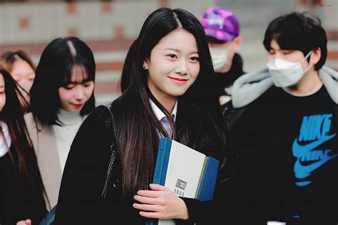 Classys Won Jimin Garners Attention For Her Mature Aura As She