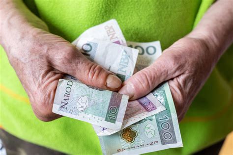 Waloryzacja emerytur 2025 tabela Zmienią się także kwoty Trzynastej i Czternastej Emerytury