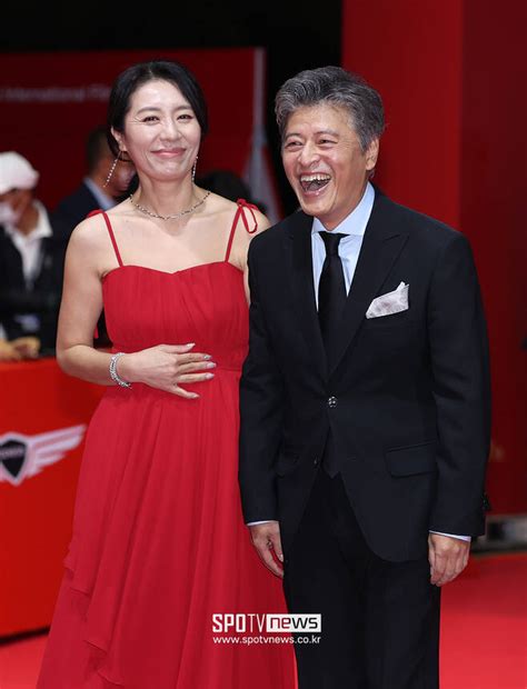 [포토s] 함께 레드카펫 밟는 권해효 조윤희 부부