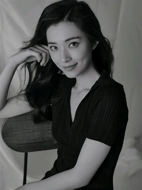 完蛋我被钟晨瑶包围了 哔哩哔哩