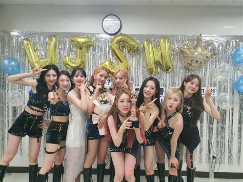 เดือนหน้าสองสาวควีนด้อม สาวอวกาศandสาวกล้า จูงมือกันเข้าห้องดำ คิดว่าผล