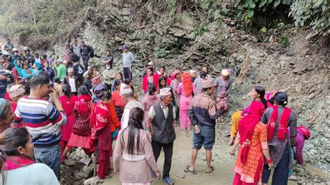 रत्नेचौरवासीले प्रयोग गर्दै आइरहेको खानेपानीको मुहान भत्काएपछि Youtube