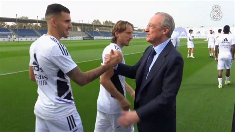 Florentino Pérez visita a la plantilla del Real Madrid tras su operación