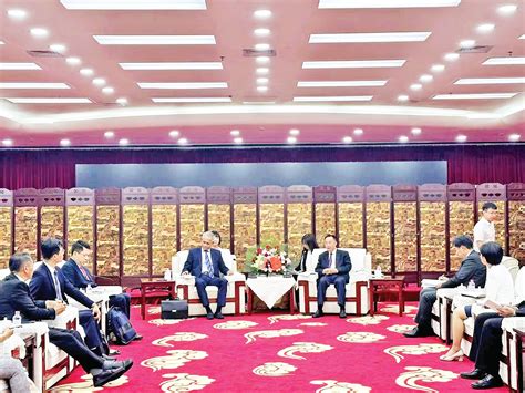 ပြည်ထောင်စုဝန်ကြီး ဦးအောင်နိုင်ဦး တရုတ်ပြည