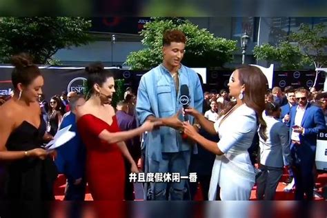 布克恋爱了？与绯闻女友戛纳碰头，秘密约会，颜值身材媲美詹娜