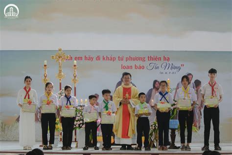 Giáo sở Nước Ngọt Thánh lễ Bế giảng năm học Giáo lý và trại hè Khơi nguồn hiệp nhất Tong