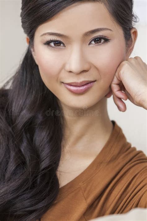 Belle Jeune Femme Chinoise Asiatique De Portrait Image Stock Image Du Femelle Sain