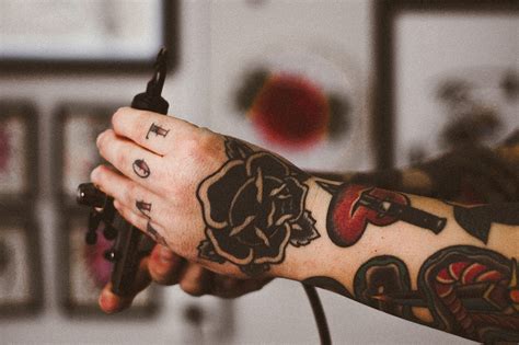 Traditional Knuckle Tattoos