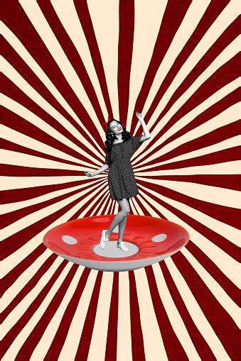 스케치 이미지 트렌드 아트 워크 몽타주 3d 사진 콜라주 포스터 레트로 스타일 모델 포즈 젊은 숙녀 스탠드 거대한 접시 플레이트 댄스 헤어도 드레스 20 24세에 대한 스톡