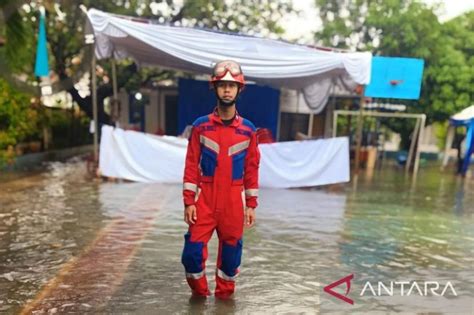 Akibat Hujan Deras Sejumlah TPS Jakarta Timur Terendam Banjir Republika Online
