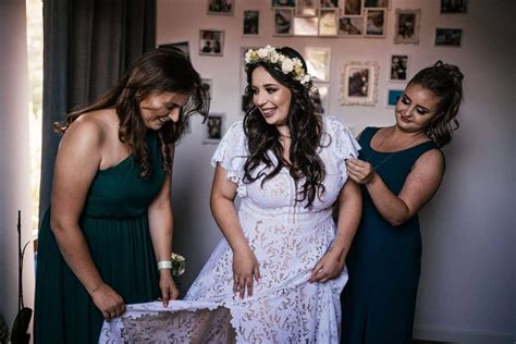 Biała suknia ślubna plus size eksponująca plecy dla puszystych pań