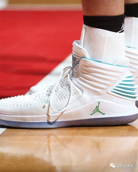 又見土豪金2月24日NBA賽場球鞋特寫照賞析 每日頭條