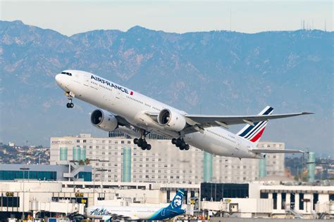 The Worlds 10 Best Airlines Of 2023 From Emirates Vs Qatar Airways To