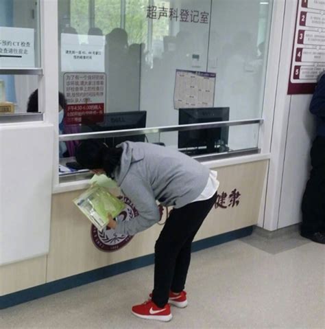 香港中評網內地醫院出現蹲式窗口服務意識亟待提高