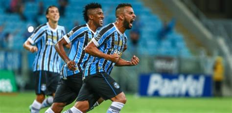 Maicon atua como tutor de jovens e encarna capitão invisível no