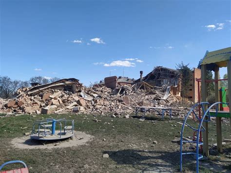 Загинула дитина ще двоє людей поранені Зявилися подробиці авіаудару по Чернігівщині ФОТО