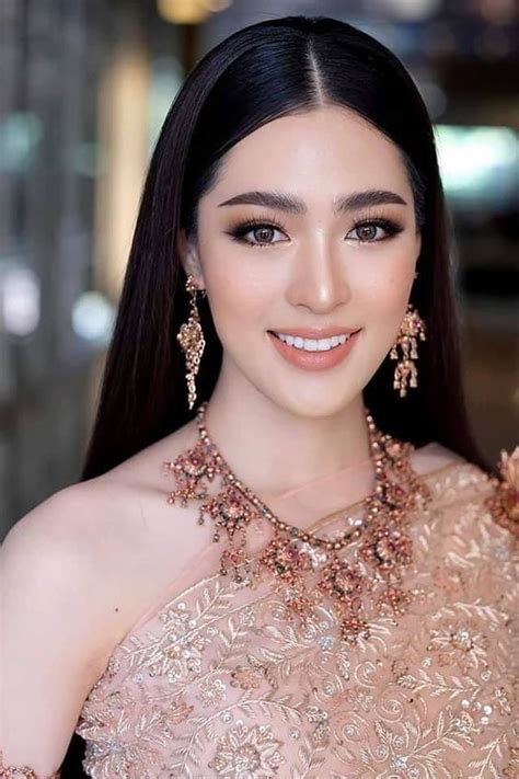 ปักพินโดย Geo ใน Face ทรงผมแต่งงาน แต่งหน้าเจ้าสาว ความงาม