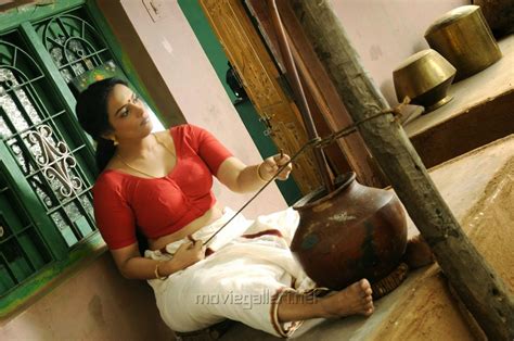Swetha Menon Unseen Hot Spicy Navel Show Photos ACTRESS RARE PHOTO
