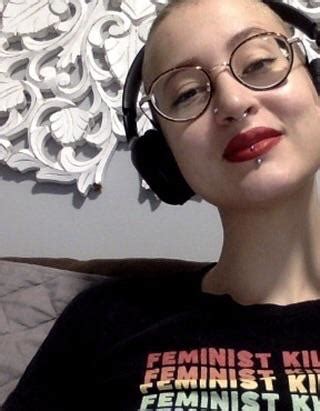Nerd Redlip Selfie Scrolller