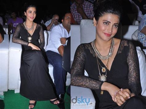 கருப்பு நிற செக்ஸியான மேக்ஸி உடையில் ஸ்ருதிஹாசன் Shruti Haasan
