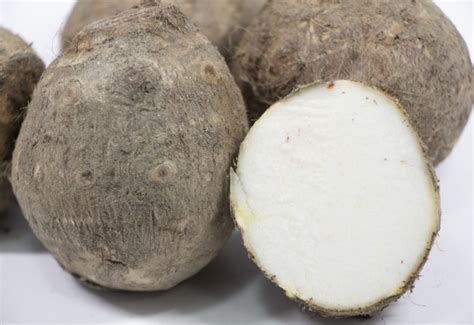 皮付きのまま茹でた里芋の子芋は簡単に皮がむける簡単な下処理の方法を紹介 お役立ち！季節の耳より情報局