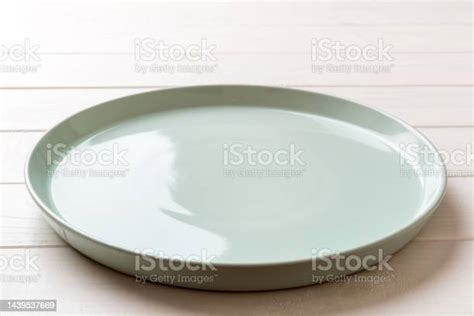 나무 배경에 빈 파란색 접시의 원근보기 디자인의 빈 공간 0명에 대한 스톡 사진 및 기타 이미지 0명 공란 그릇 Istock