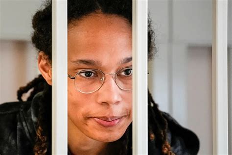 La estrella del baloncesto estadounidense Brittney Griner declaró ante
