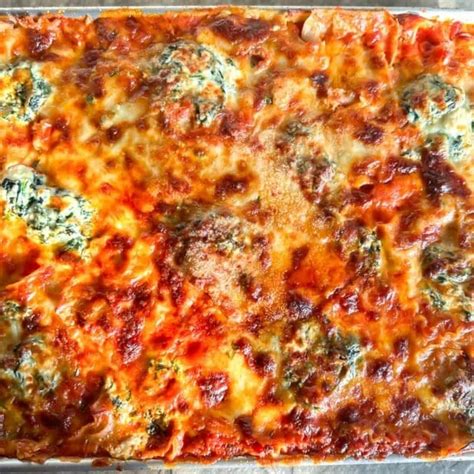 Low Fodmap Sheet Pan Lasagna With Spicy Sausage And Spinach Fodmap Everyday