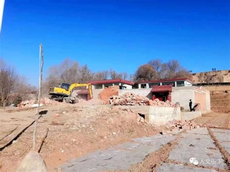 乱占耕地建房！随意侵占破坏河道！临洮一地拆除2处违法建筑物！腾讯新闻